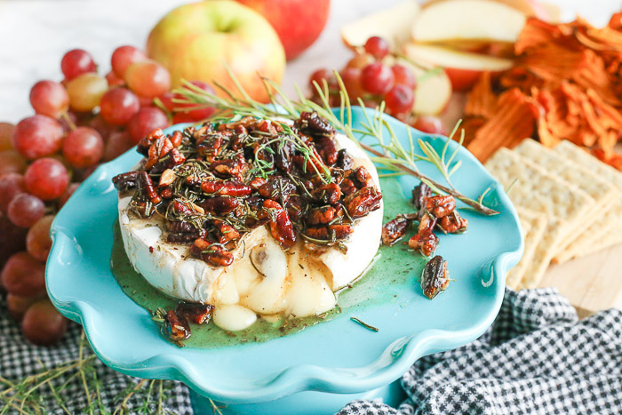 Easy Fall Baked Brie: Quick Gluten-Free Appetizer!